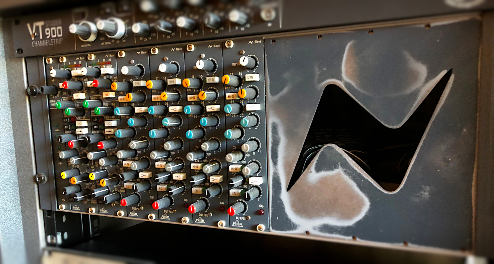 vintagetools shop | NEVE VR Prism Rack with psu, patchbay and 4x eq, 2x ...